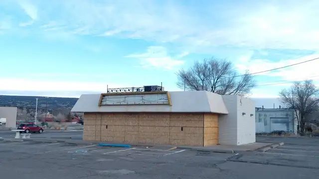 Free standing restaurant - corner of 1st and Lincoln Avenue