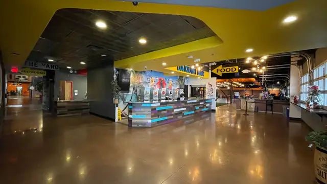 PIZZA KITCHEN (or other restaurant) w/bar @ Ellison & Alameda