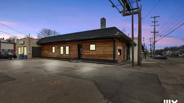 FREE STANDING RETAIL